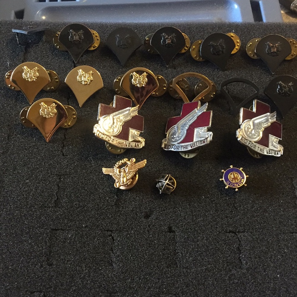Vintage Us Army Lapel/Hat Pin Insignia - Gem